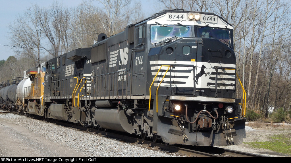 NS 6744 Eastbound